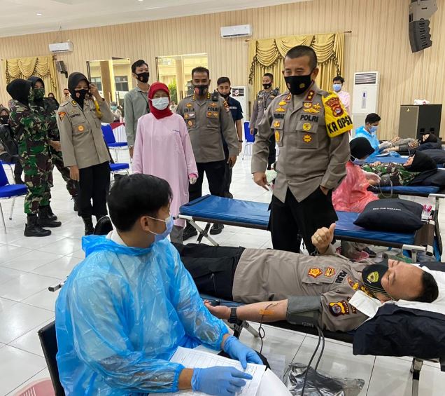 Polda Banten Bersama TNI Gelar Donor Darah Sambut HUT RI