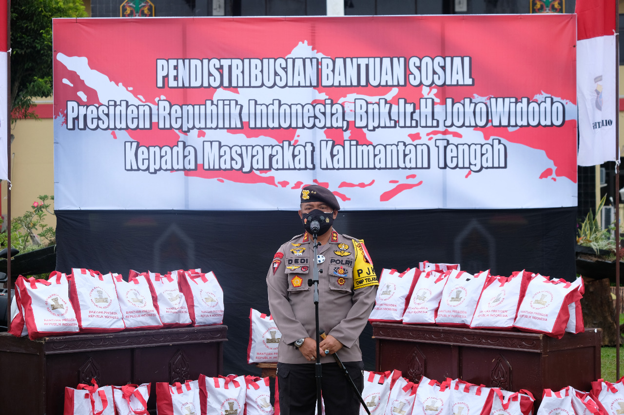 Peduli Masyarakat Kapolda Kalteng Salurkan 100 Paket Bantua