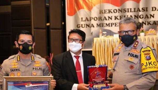 Polda Sumut Raih 2 Penghargaan di Bidang Keuangan | TRIBRATA NEWS