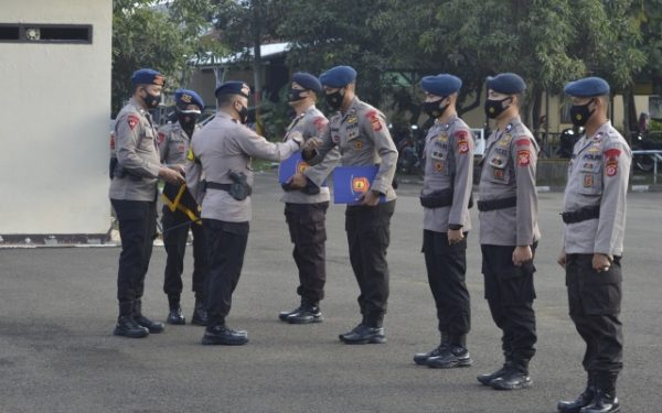 Dansat Brimob Polda Jabar Beri Penghargaan Kepada Anggota Berprestasi | TRIBRATA NEWS