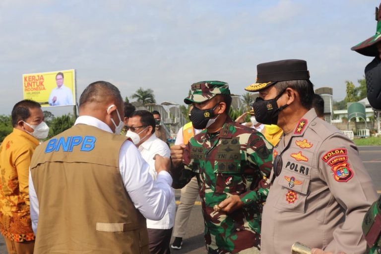 Kapolda Bersama Pangdam II/Sriwijaya Sambut Kunjungan Kerja