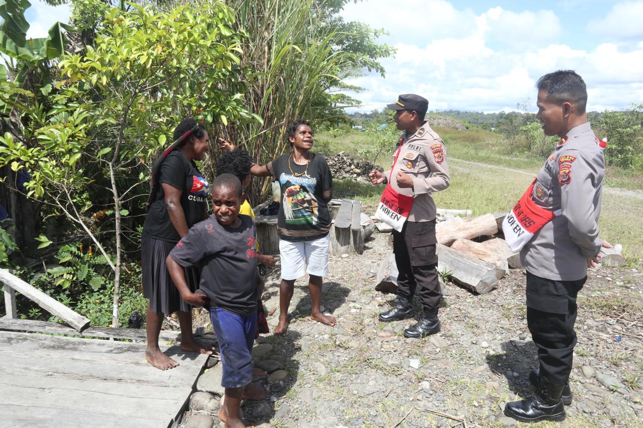 Sambangi Kampung Lany Nduga, Binmas Noken Ajak Masyarakat Ja Sambangi Kampung Lany Nduga, Binmas Noken Ajak Masyarakat Ja