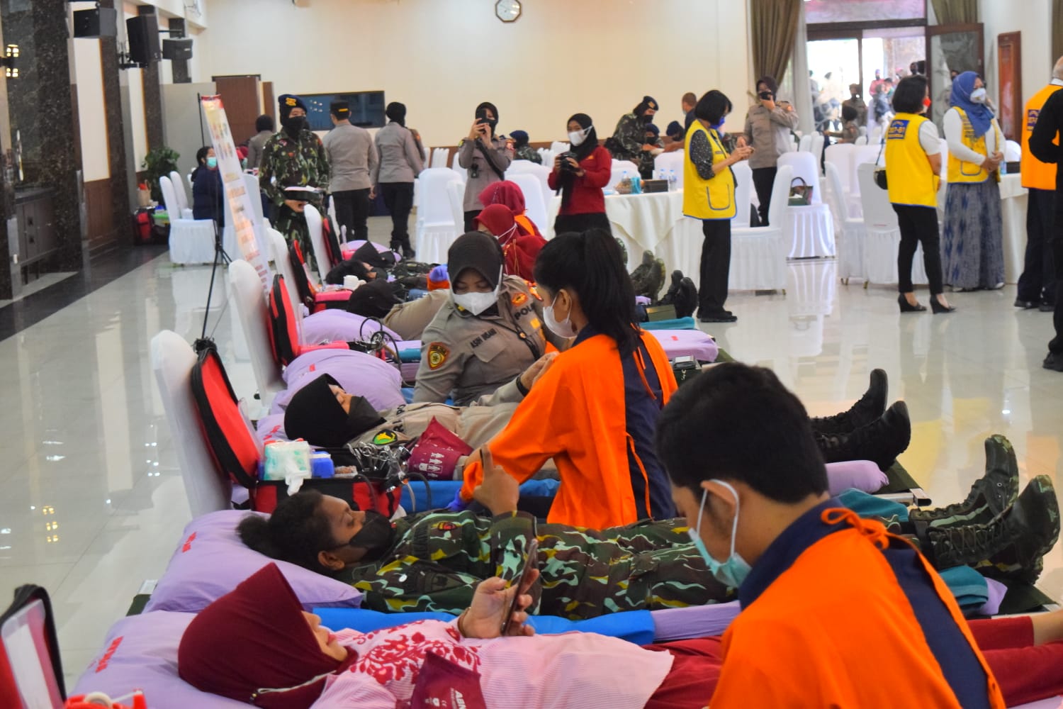 Polwan Gelar Donor Darah Sambut Hari Jadi ke-74 Polwan RI Polwan Gelar Donor Darah Sambut Hari Jadi ke-74 Polwan RI