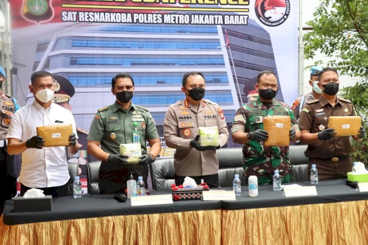 Polres Metro Jakbar Musnahkan Barang Bukti Narkoba Senilai R Polres Metro Jakbar Musnahkan Barang Bukti Narkoba Senilai R