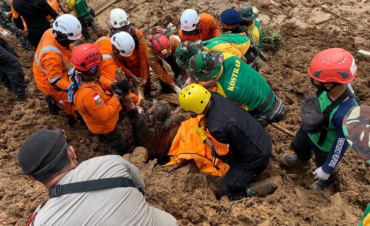 Tim Gabungan Polri dan SAR Kembali Temukan 2 Korban Gempa Ci Tim Gabungan Polri dan SAR Kembali Temukan 2 Korban Gempa Ci