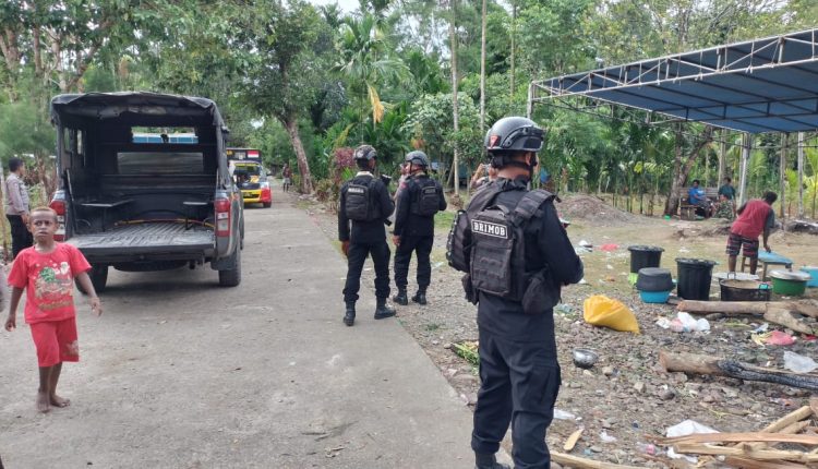Satuan Brimob dan Polres Mimika Tingkatkan Keamanan di Wilay Satuan Brimob dan Polres Mimika Tingkatkan Keamanan di Wilay