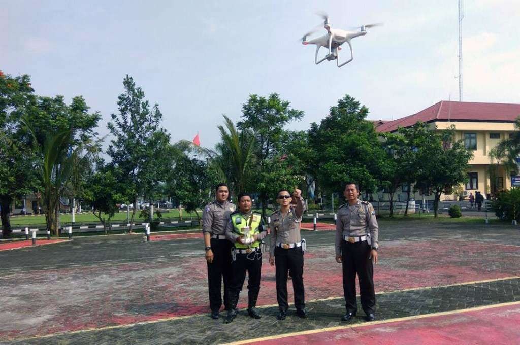 Polda Jateng Uji Coba ETLE Gunakan Drone Polda Jateng Uji Coba ETLE Gunakan Drone
