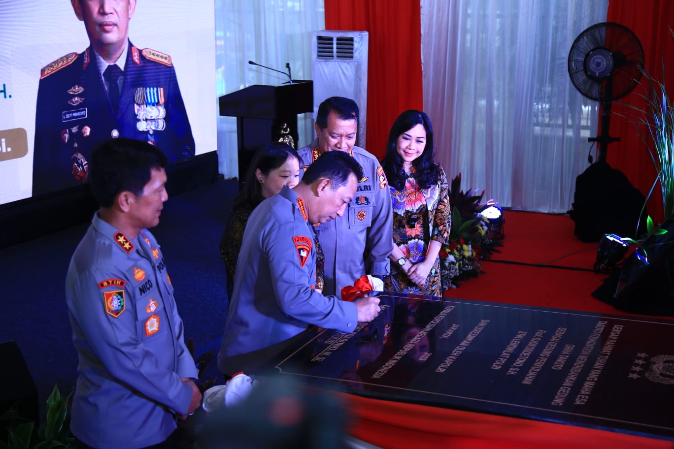 Kapolri Resmikan Gedung Graha Tanoto STIK Lemdiklat Polri Kapolri Resmikan Gedung Graha Tanoto STIK Lemdiklat Polri