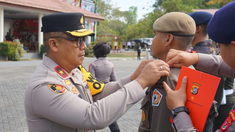 Polda Sultra Laksanakan Apel Gelar Pasukan Operasi Mantap Br Polda Sultra Laksanakan Apel Gelar Pasukan Operasi Mantap Br