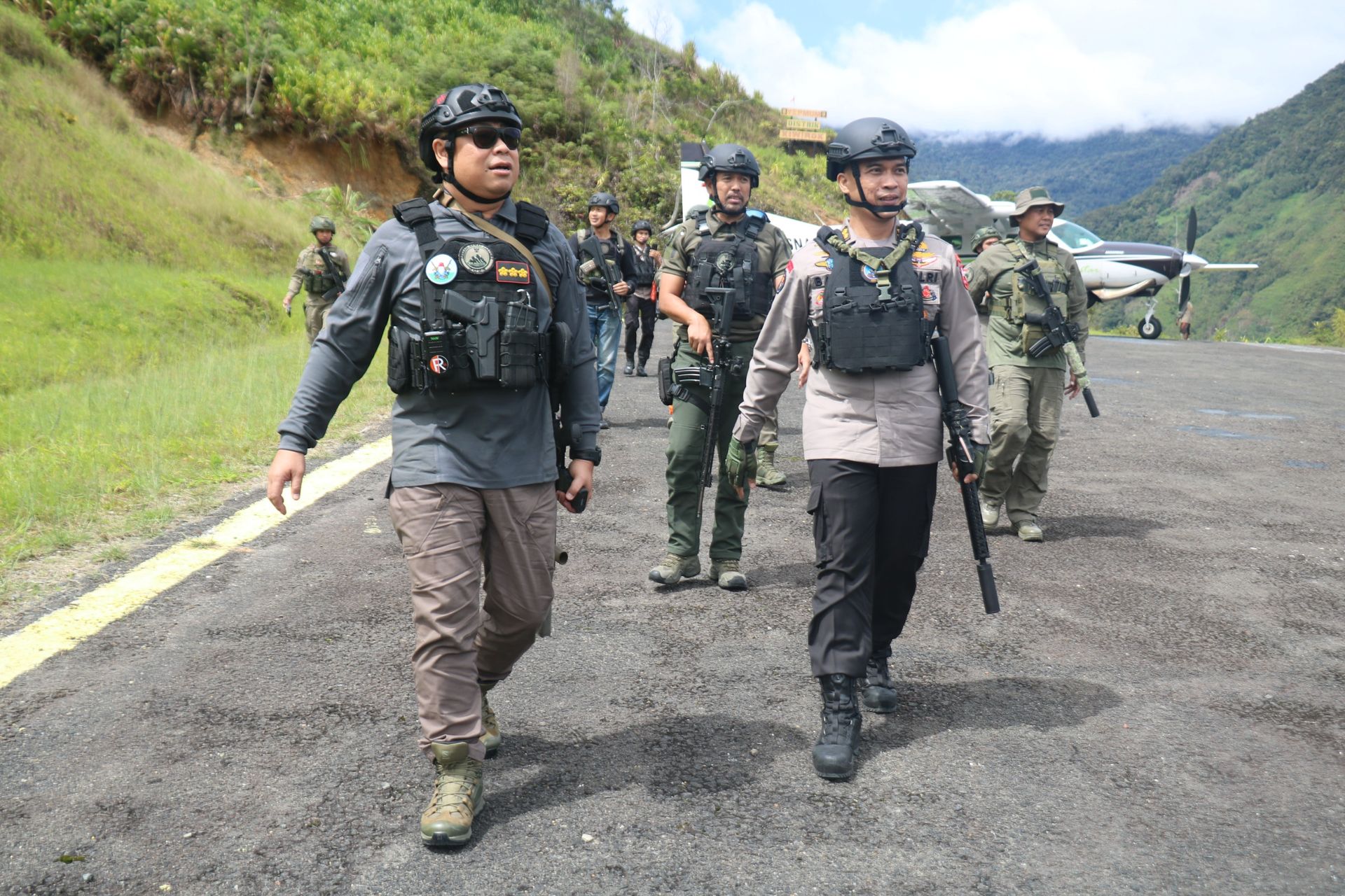 Kunjungan Ka Ops dan PJU Ops Damai Cartenz-2024 Ke Distrik K Kunjungan Ka Ops dan PJU Ops Damai Cartenz-2024 Ke Distrik K
