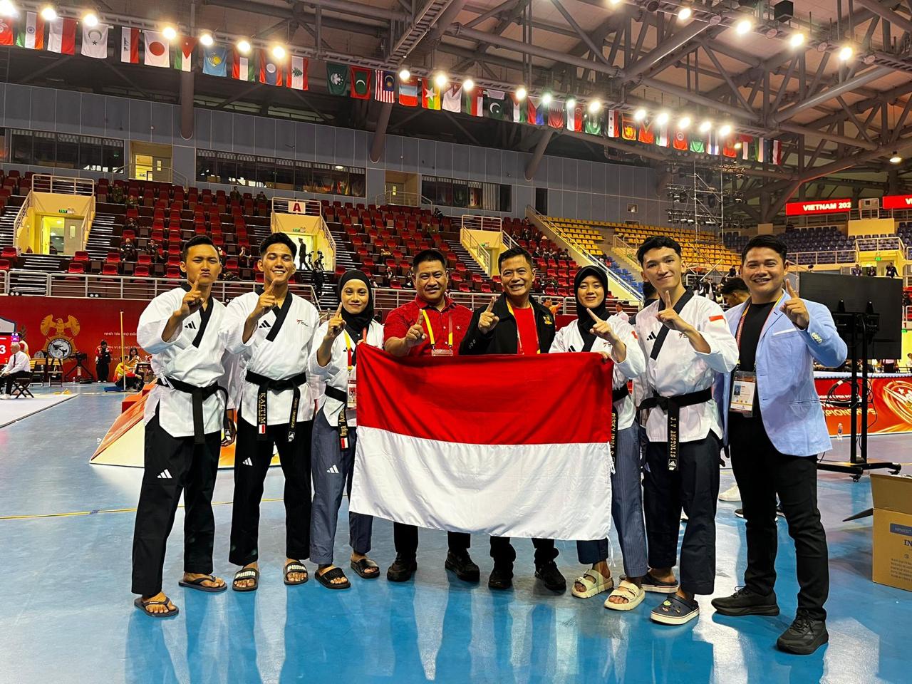 Tim Taekwondo Polri Sabet 7 Emas di Kejuaraan Terbuka Quang Tim Taekwondo Polri Sabet 7 Emas di Kejuaraan Terbuka Quang
